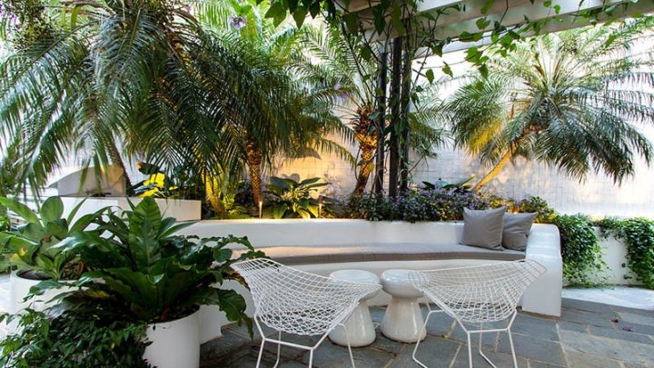 Create Intimate Spaces with BBQ & Outdoor Entertaining Lights - Bondilights